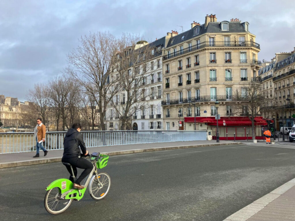 Getting Around Paris (A Local’s Transportation Guide)