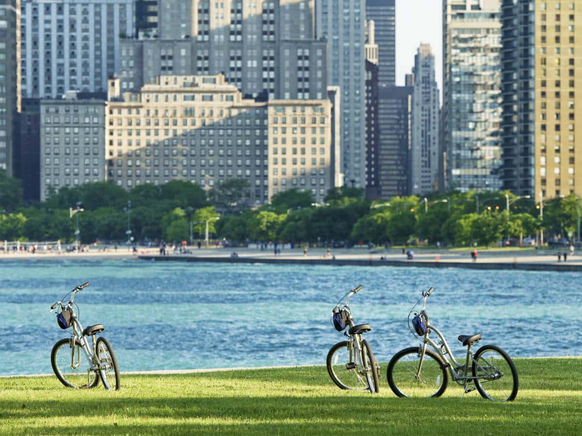 Moving to Chicago? 25 Tips & Things to Know (By a Local)