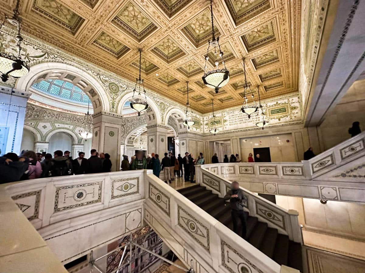 Chicago on a Budget, By a Local (Stay, Eat & Do It Cheaply)
