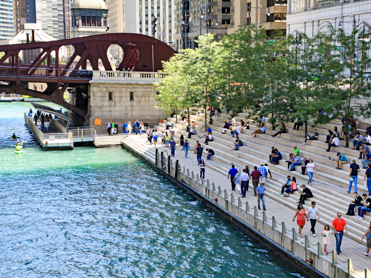 Chicago on a Budget, By a Local (Stay, Eat & Do It Cheaply)