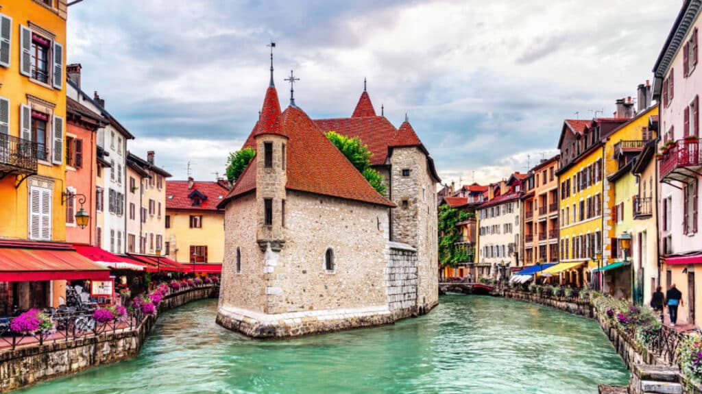 41 Amazing Honeymoon Destinations (for 2024)