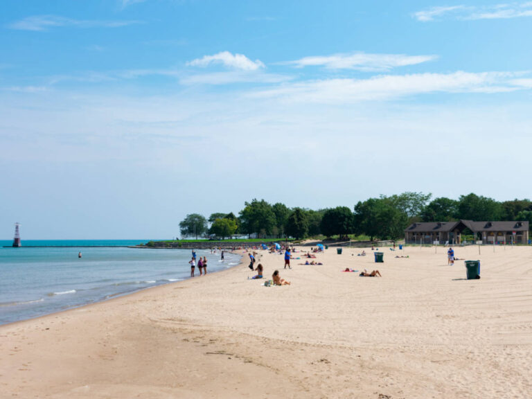 A Local's Guide to Chicago's Beaches - Travel Lemming