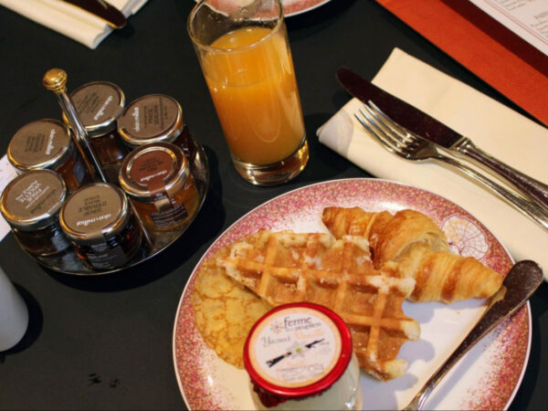 19 Must-Try Foods in Paris (A Local's Favorite Dishes)